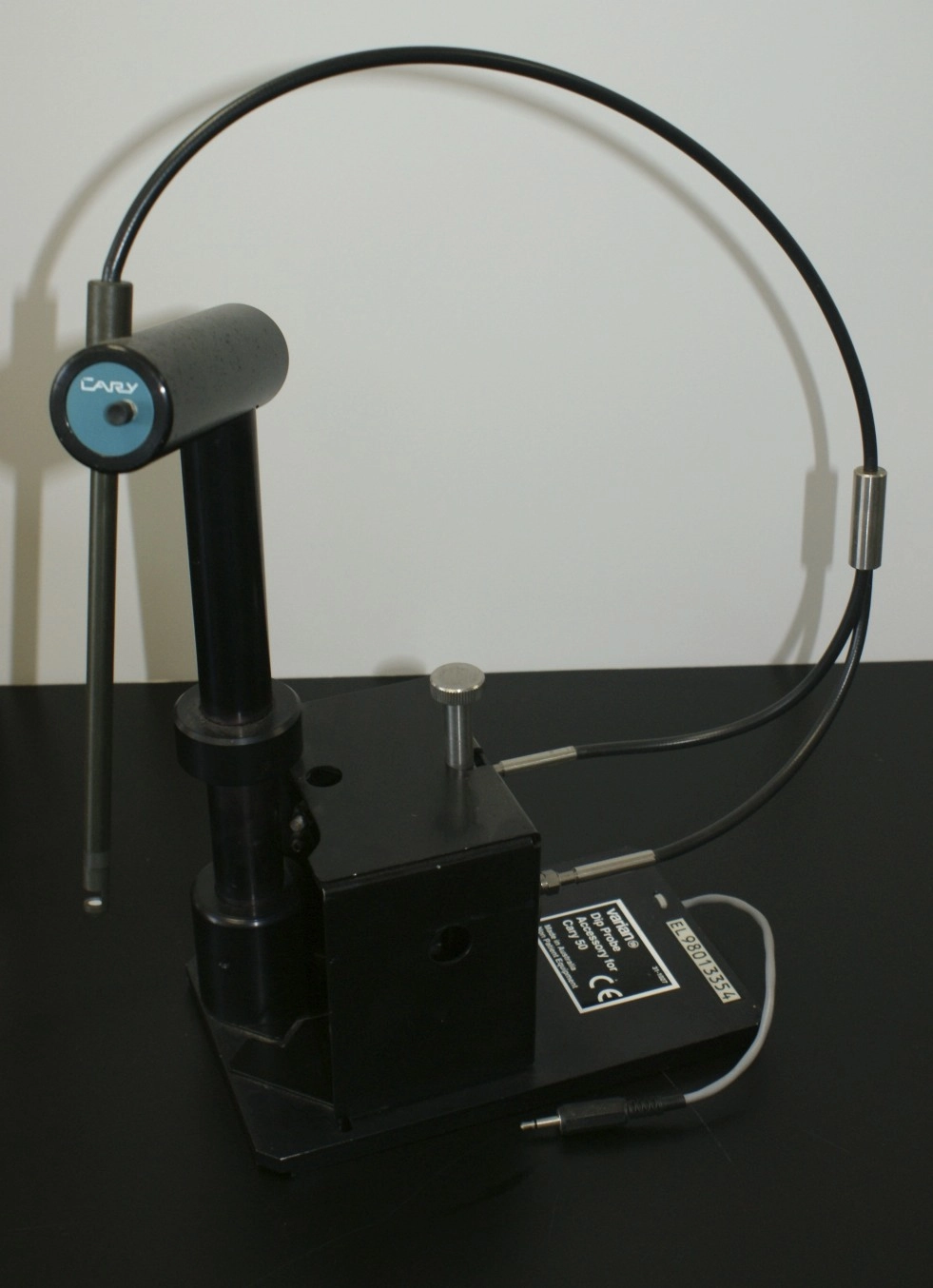 Hitachi U2000 Spectrophotometer UV VIS | LabX.com