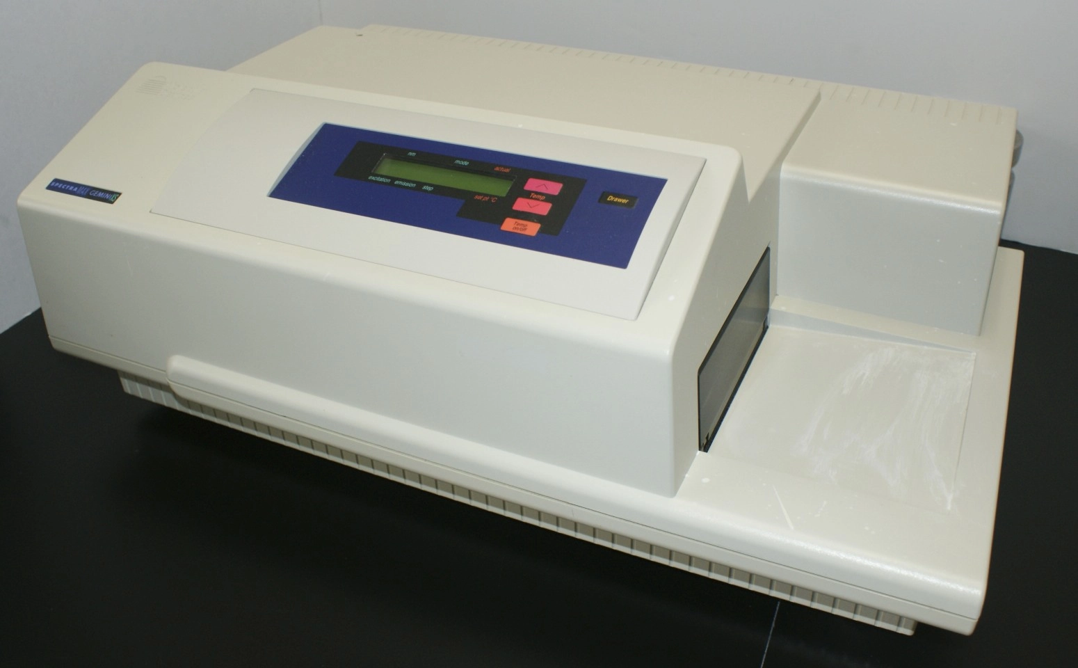 Molecular Devices Spectramax 250 Plate reader used | LabX.com