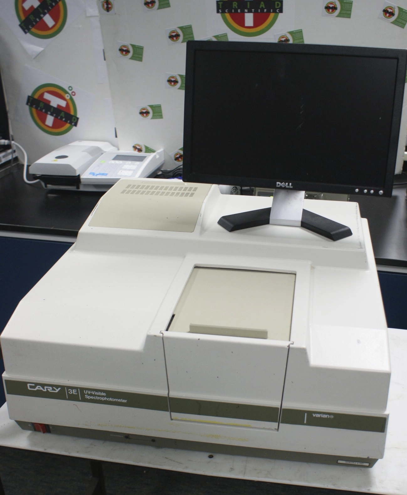 Varian CARY 3E UV-VIS Spectrophotometer OLD | LabX.com