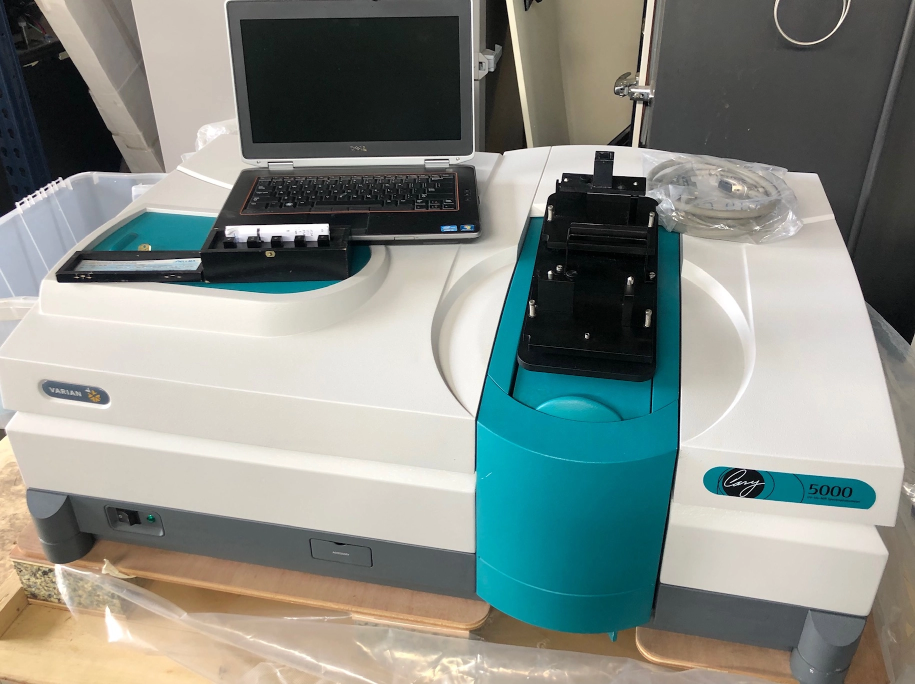 Agilent 5000 Varian Cary 5000 UV/VIS/NIR Spectrophotometer CARY UV/VIS ...