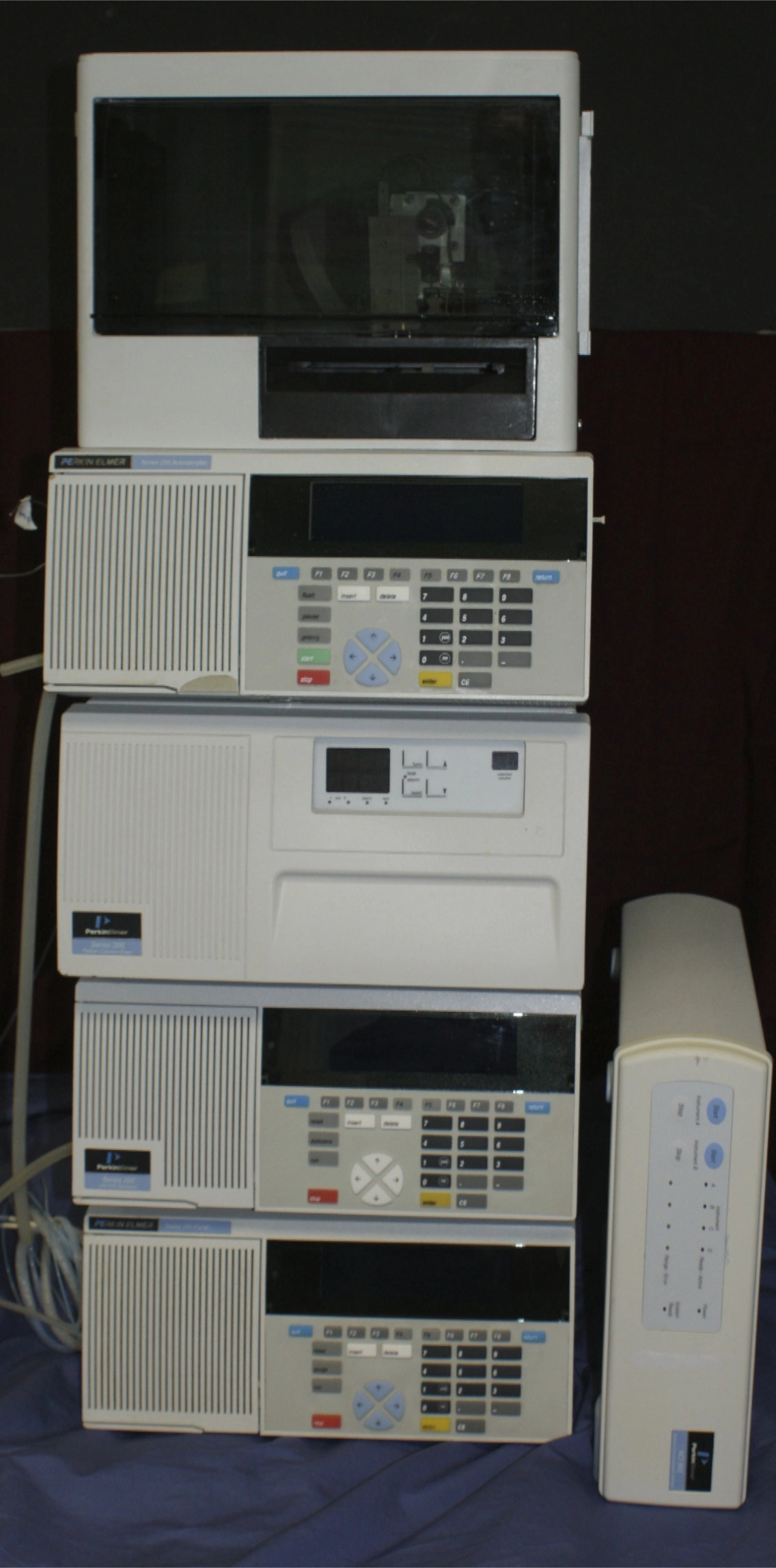 Perkin Elmer Series 200 HPLC System COMPLETE with Computer | LabX.com