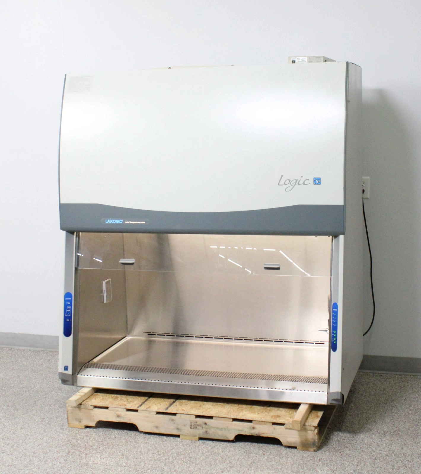 Labconco Logic+ Purifier 4' Biological Safety Cabinet with 120-day ...