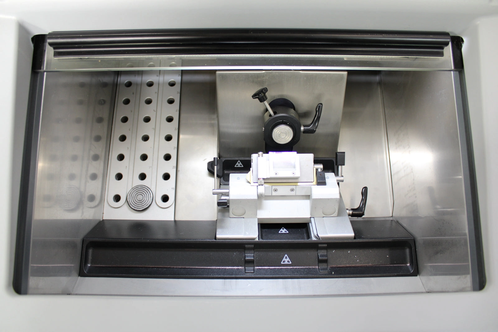 Thermo Scientific Microm HM 520 Routine Cryostat | LabX.com Thermo Scientific Microm HM 520 Routine Cryostat | LabX.com