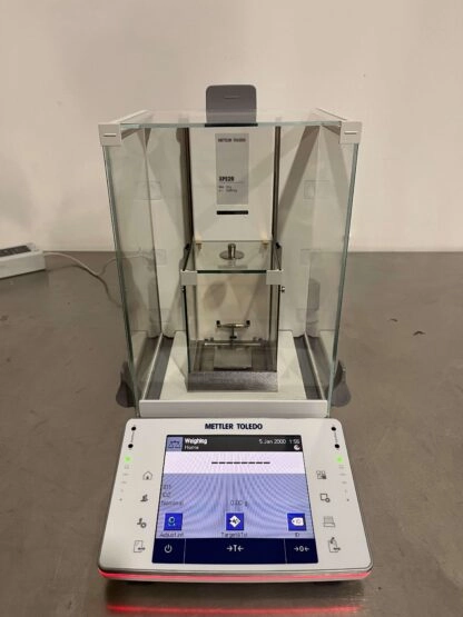 Mettler Toledo XPE26 Micro-Analytical Touch Screen Balance | LabX.com