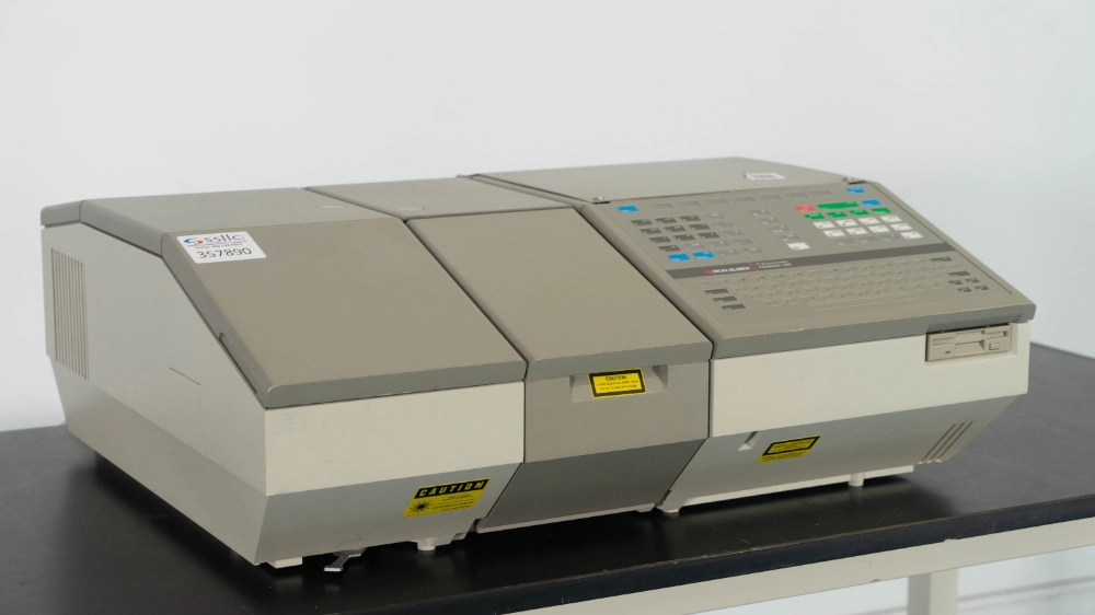 PerkinElmer Paragon 1000 FT-IR Spectrometer | LabX.com