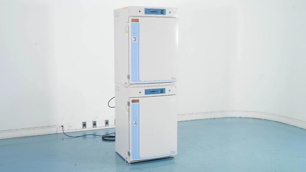 Thermo Scientific Double Stack CO2 Incubator | LabX.com