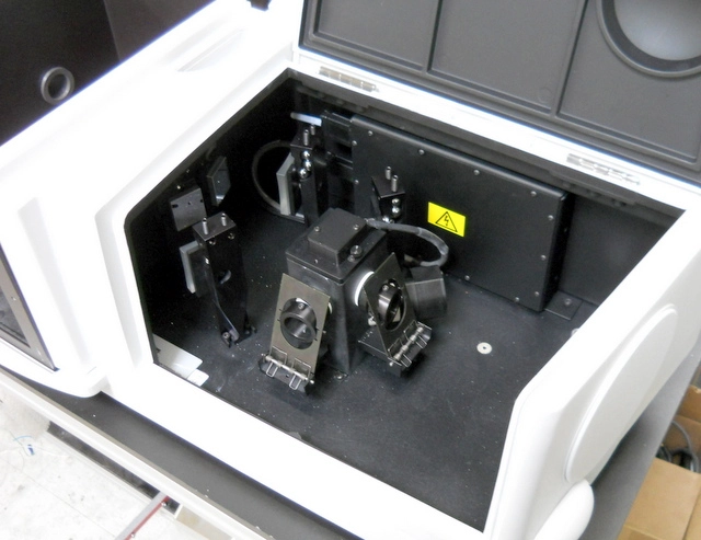 Perkin Elmer Lambda 750S UV/Vis/NIR Spectrophotometer | LabX.com