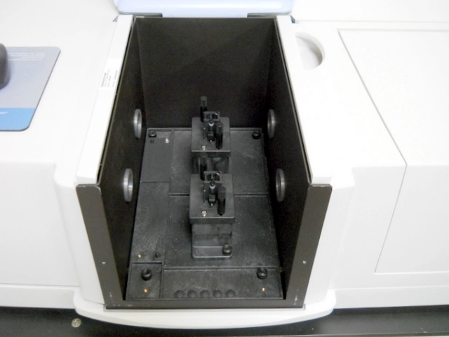 Perkin Elmer Lambda 750S UV/Vis/NIR Spectrophotometer | LabX.com