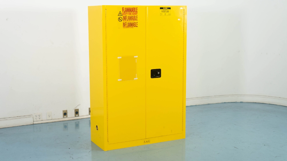 Uline 45 Gal Flammable Liquid Storage Cabinet | LabX.com