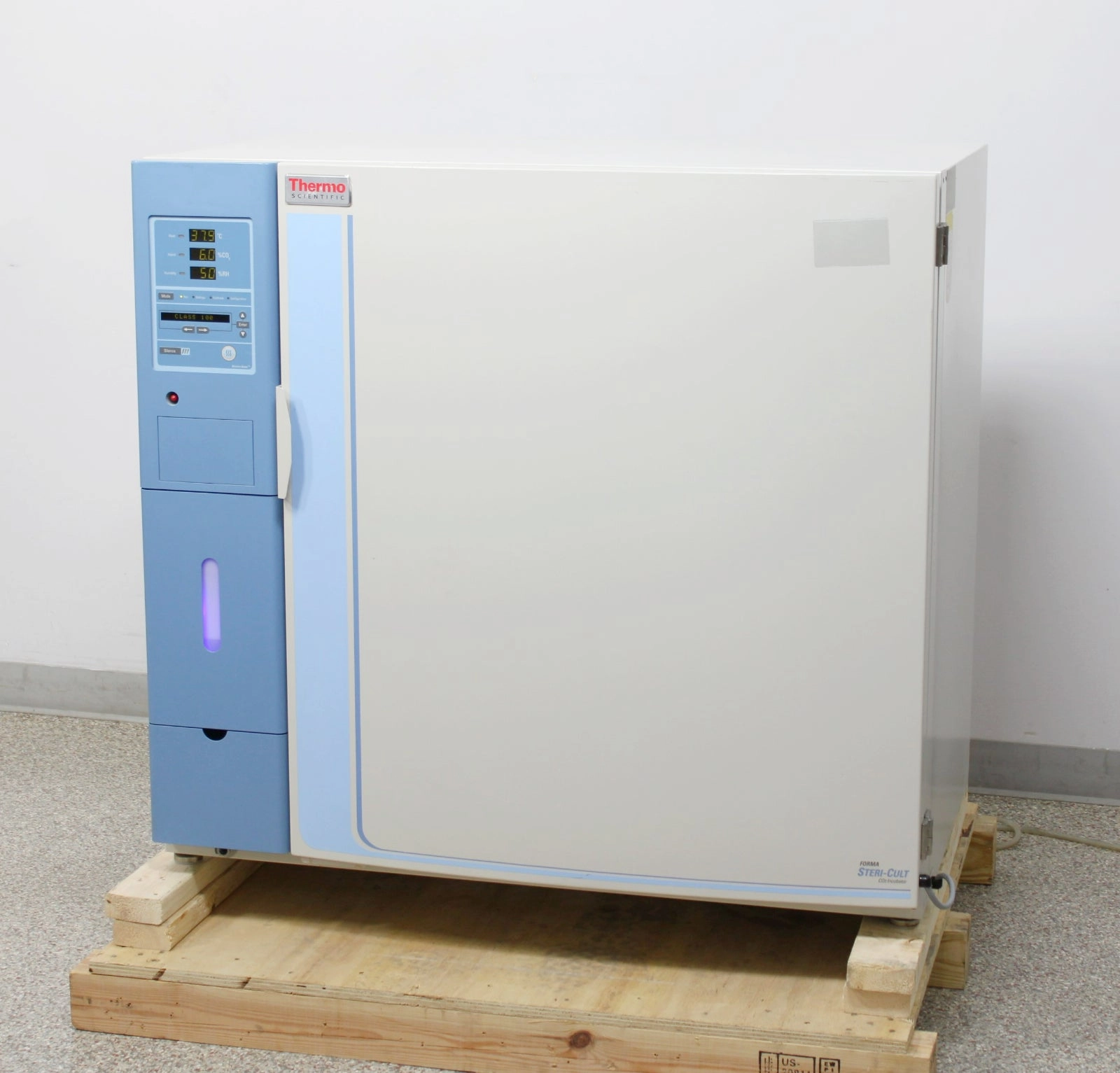 Thermo Scientific 3310 Forma Steri-Cult Stainless Steel CO2 Incubator w/ Shelves | LabX.com