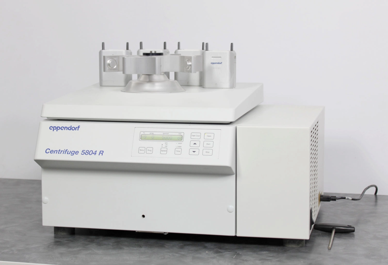 Eppendorf 5804R Refrigerated Benchtop Centrifuge w/ A-4-44 Rotor ...