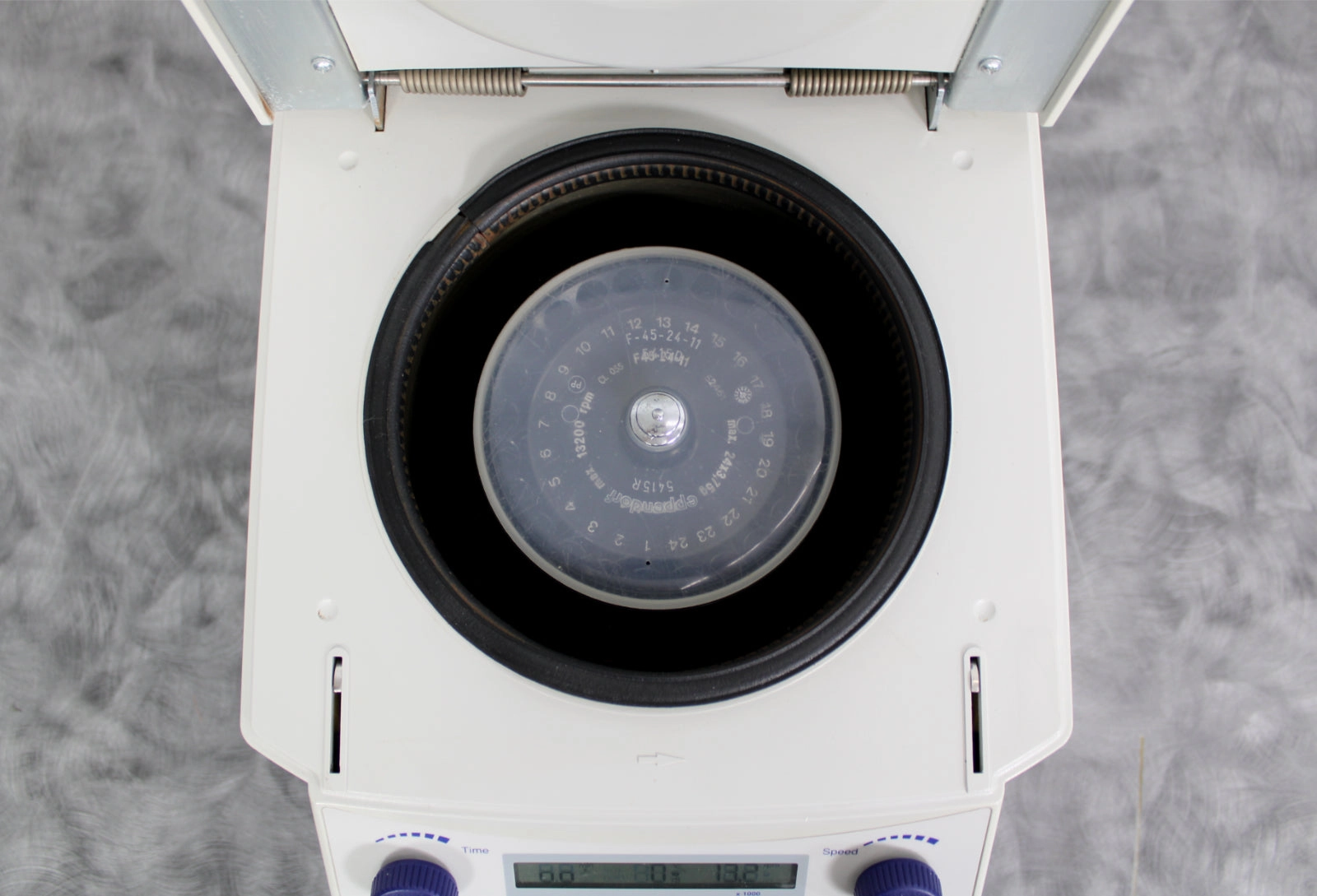 Eppendorf 5415R Refrigerated Microcentrifuge w/ F45-24-11 Fixed-Angle ...