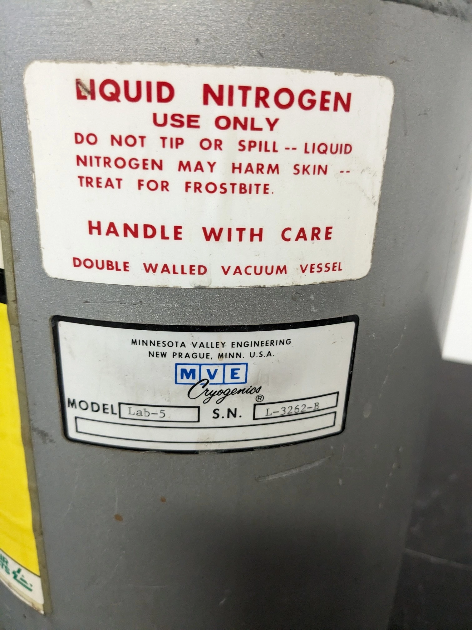 MVE Cryogenics LAB-5 LIQUID NITROGEN TANK VACUUM VESSEL | LabX.com