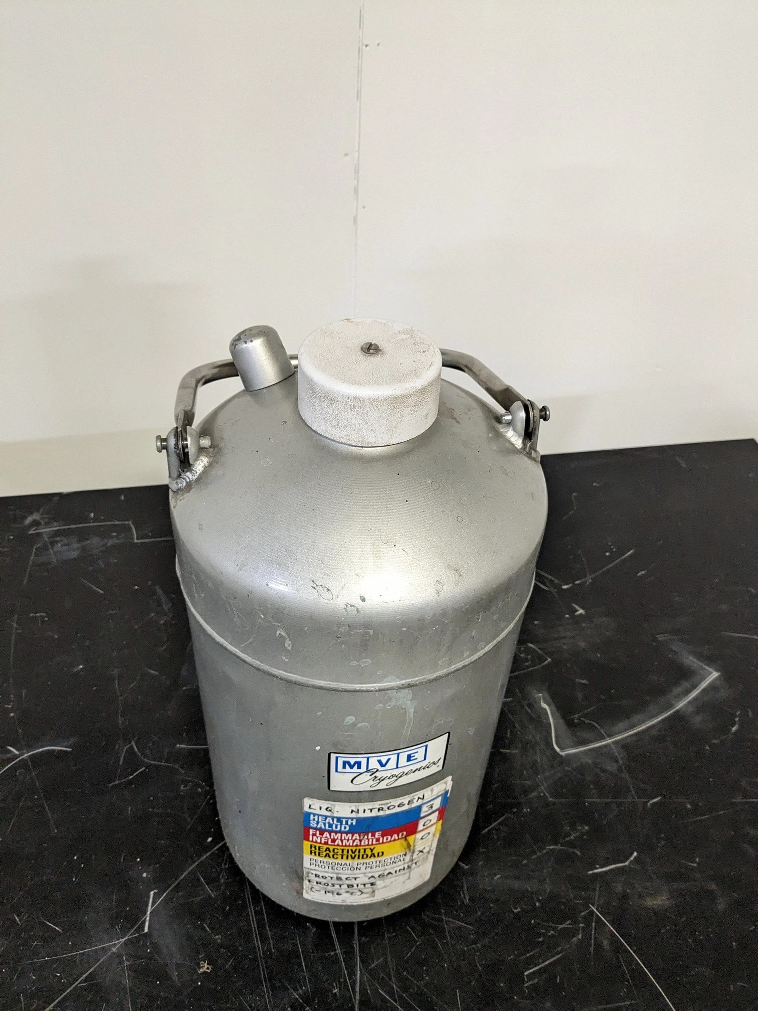 MVE Cryogenics LAB-5 LIQUID NITROGEN TANK VACUUM VESSEL | LabX.com