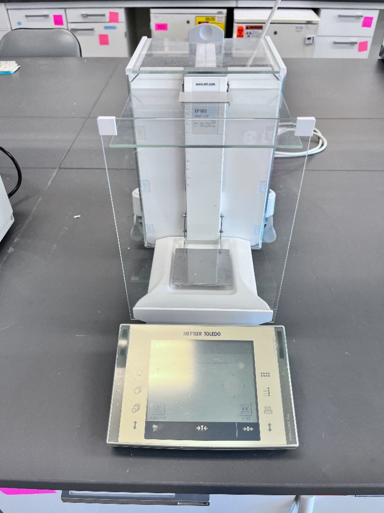 Mettler Toledo XP105 Analytical Balance | LabX.com