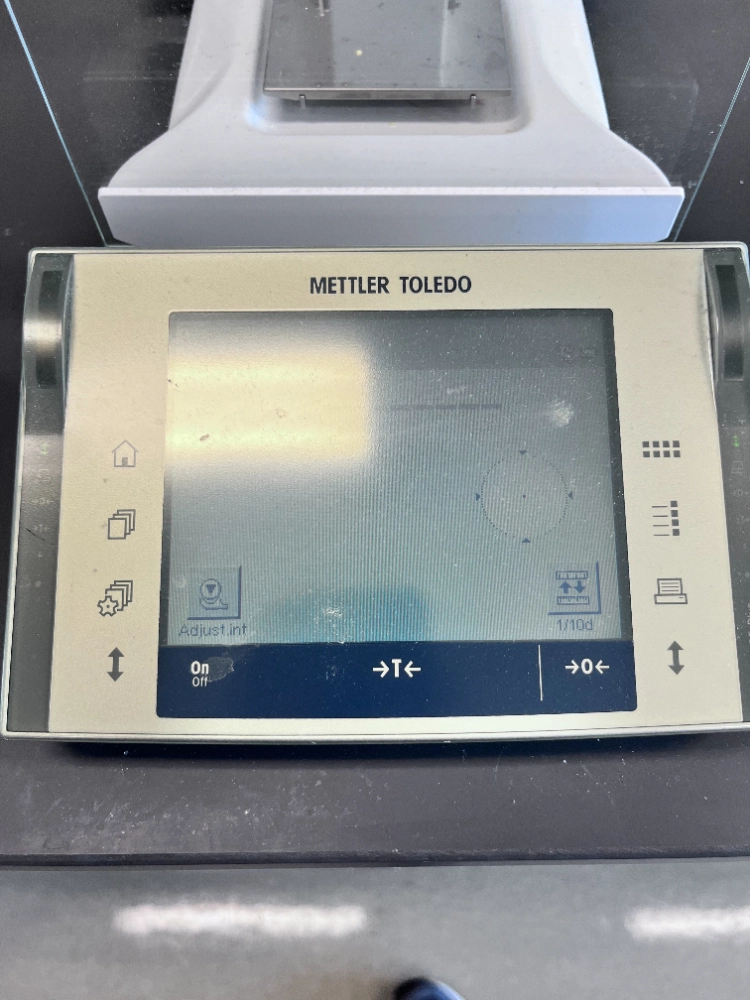 Mettler Toledo XP105 Analytical Balance | LabX.com
