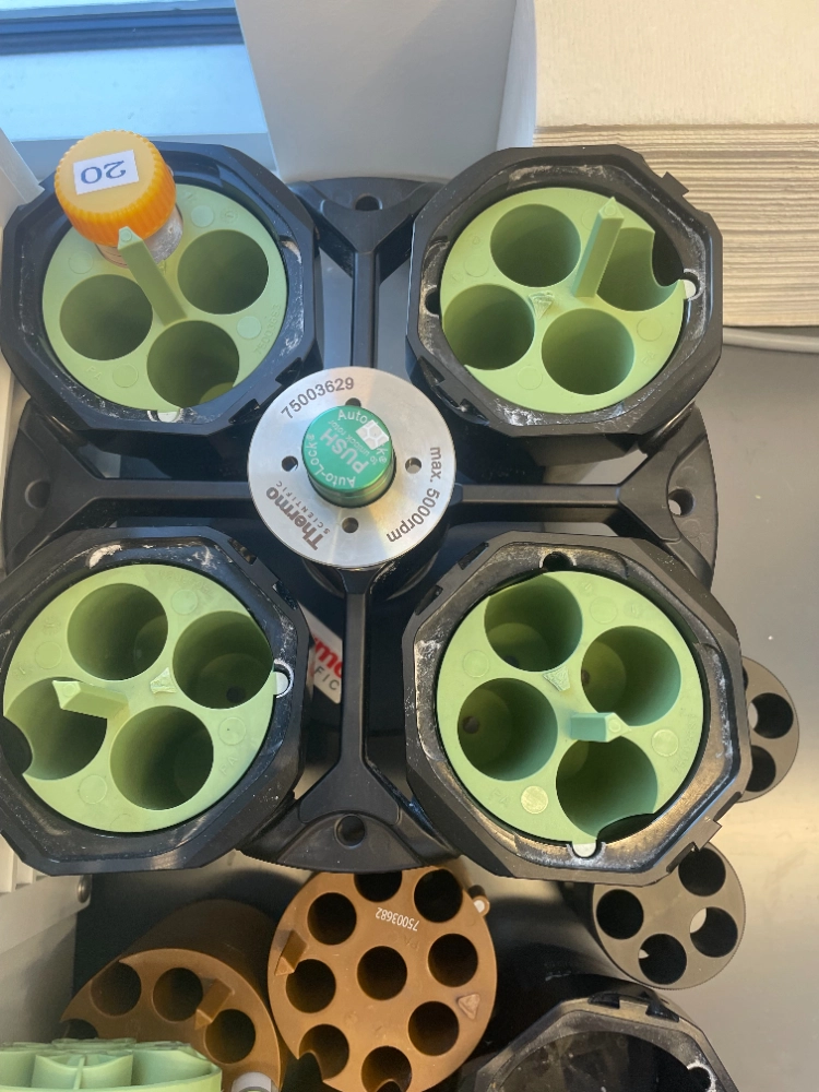 Thermo Sorvall Legend X1R Refrigerated Centrifuge | LabX.com