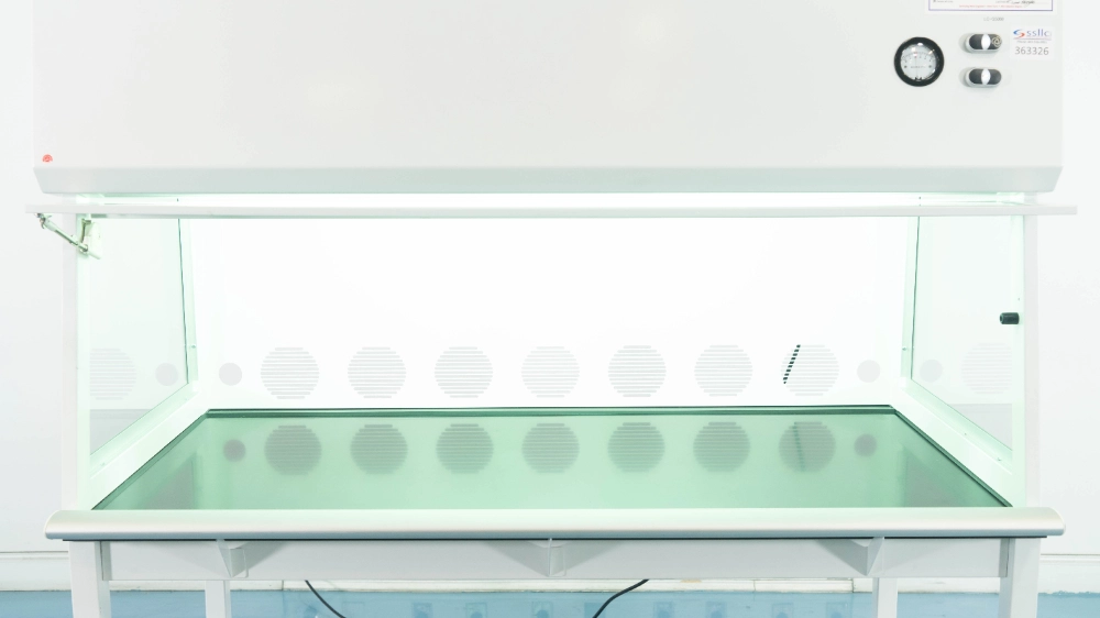 Kewaunee Interceptor 4' Vertical Laminar Flow Hood | LabX.com