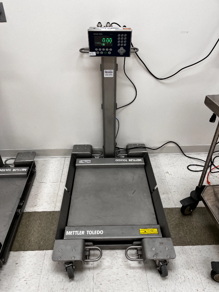 Mettler Toledo Heavy Duty Industrial Floor Scale | LabX.com