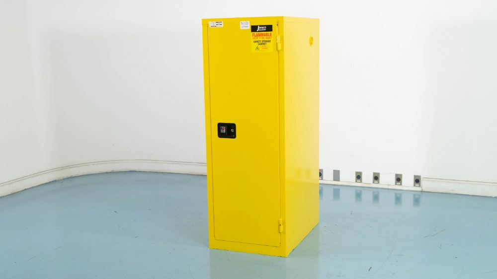 Uline 60 Gal Flammable Liquid Storage Cabinet | LabX.com