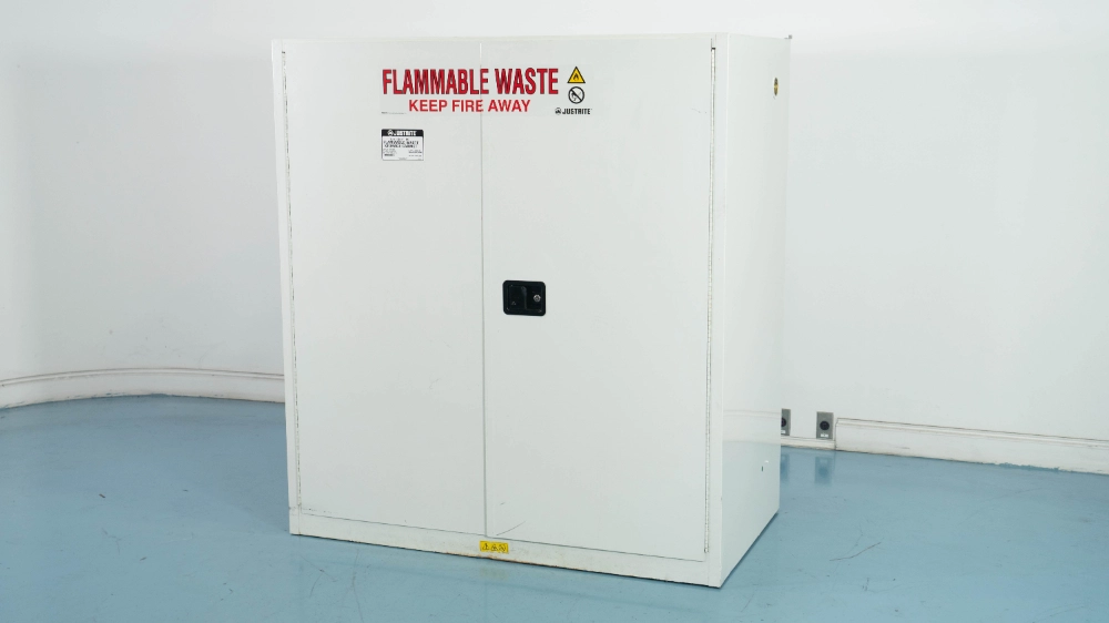 Uline 55 Gal Flammable Liquid Storage Cabinet | LabX.com