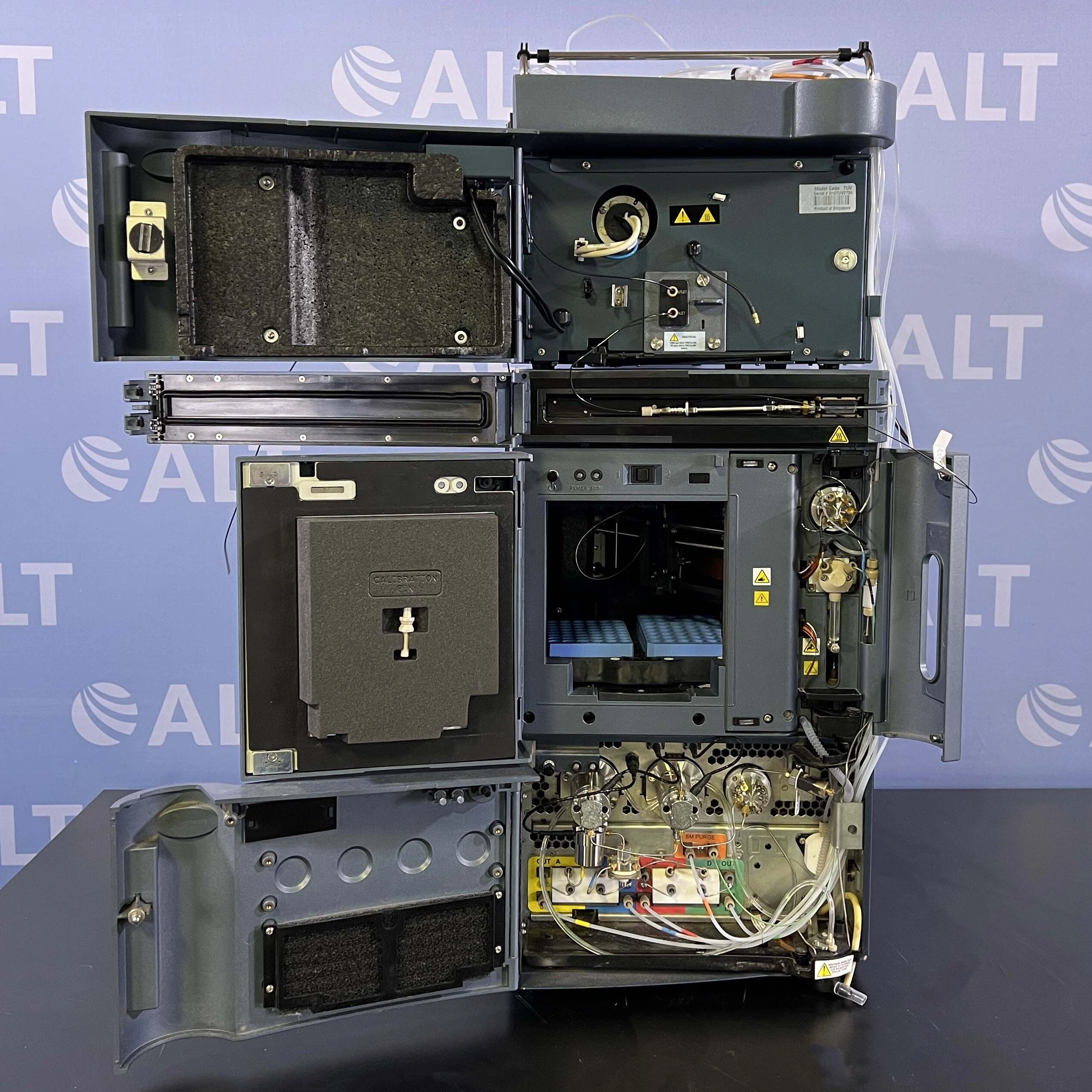 Waters Acquity UPLC System With Sample Manager-FTN, Quaternary Solvent ...