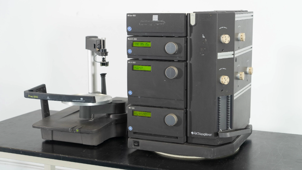 GE AKTA Explorer 100 FPLC System w/ Fraction Collector | LabX.com