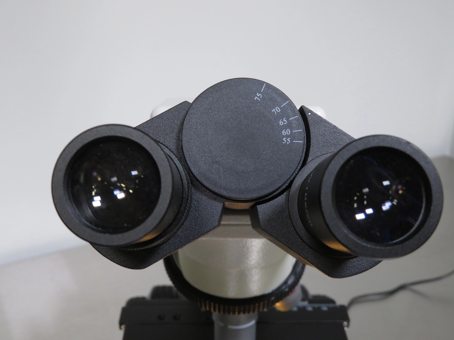 VWR Compound Binocular Laboratory Microscope, Cat. #: 89404-470 | LabX.com
