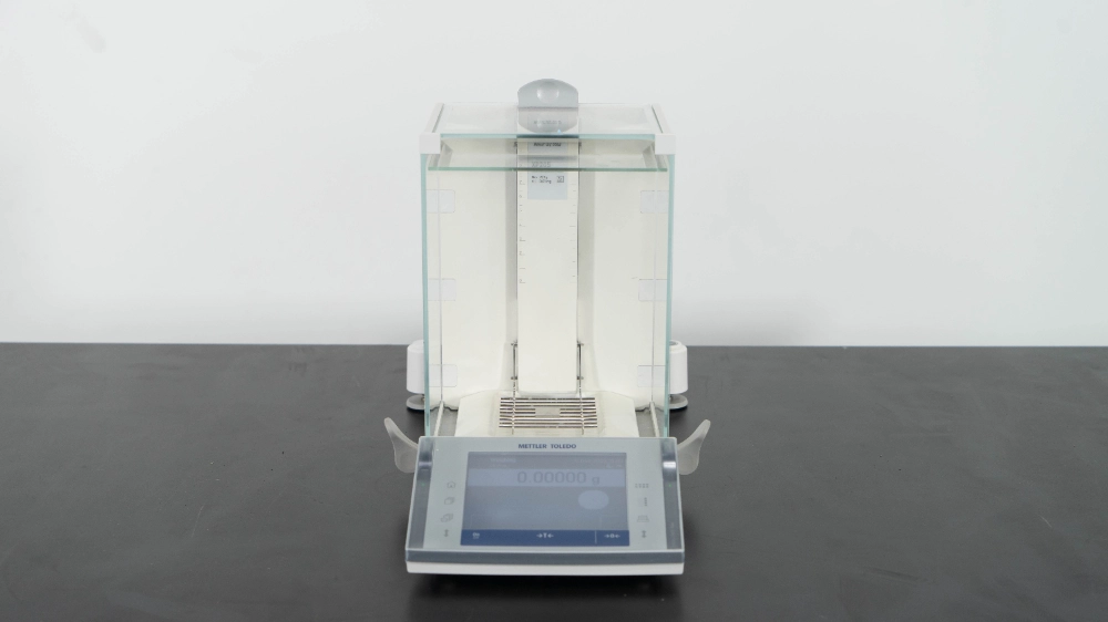 Mettler Toledo XP205 Automatic Analytical Balance | LabX.com