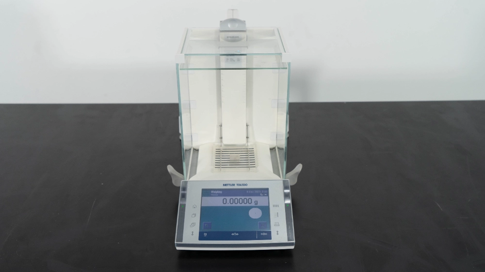 Mettler Toledo XP205 Automatic Analytical Balance | LabX.com