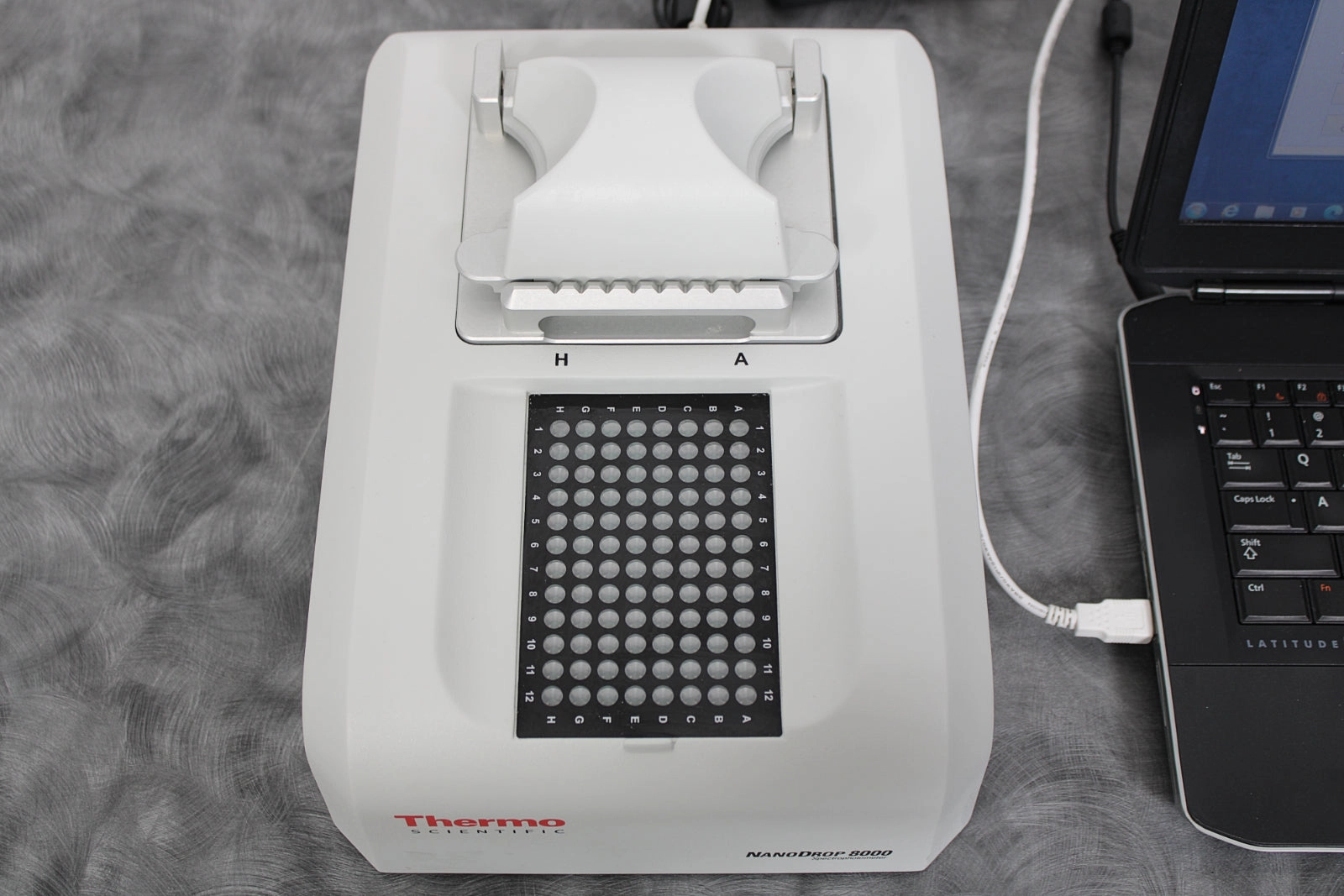 Thermo Scientific NanoDrop 8000 UV-Vis Spectrophotometer with Laptop ...