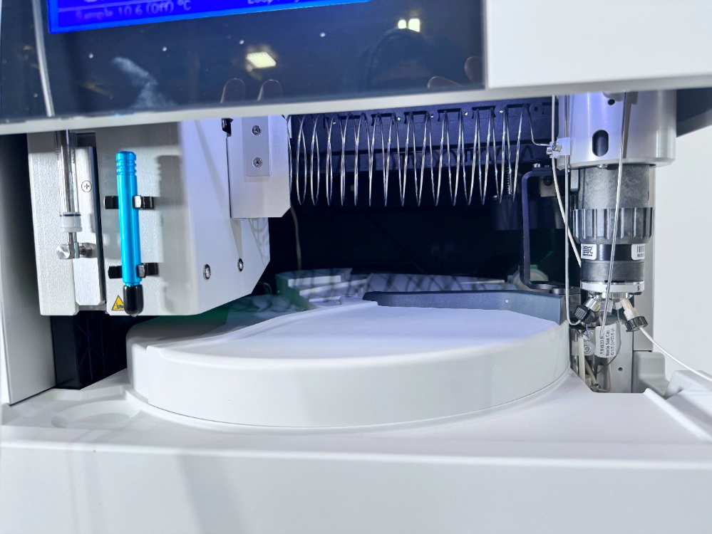 2022 Thermo Dionex Ultimate 3000 UHPLC System | LabX.com