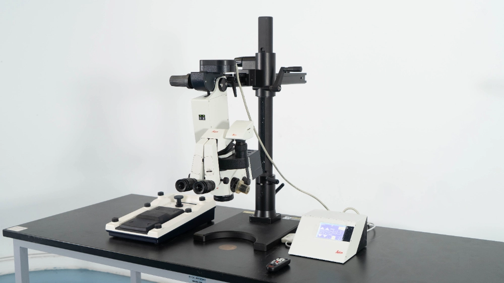 Leica M620 Tabletop Surgical Microscope | LabX.com