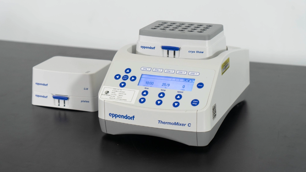Eppendorf ThermoMixer C w/ plates | LabX.com