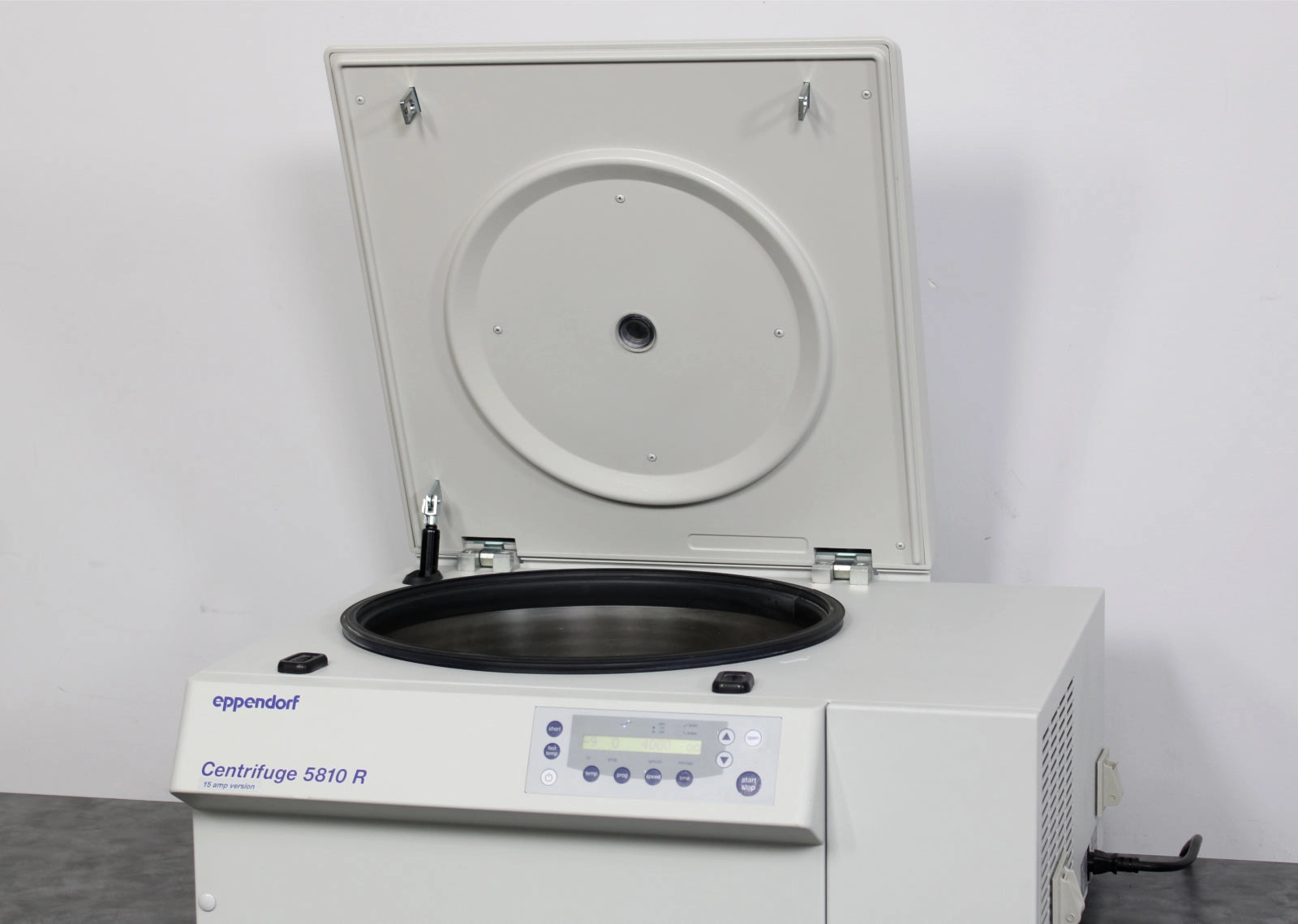 Eppendorf 5810R Refrigerated Benchtop Centrifuge with A-4-62 Rotor & Carriers | LabX.com