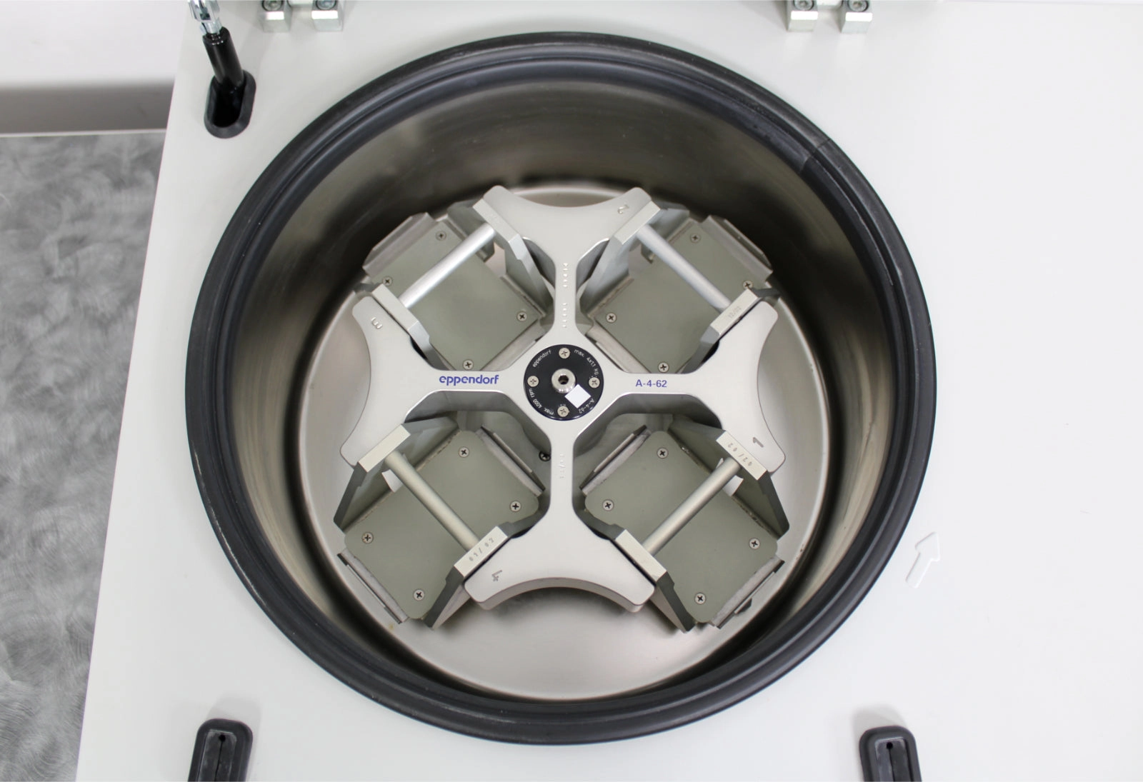 Eppendorf 5810R Refrigerated Benchtop Centrifuge with A-4-62 Rotor ...