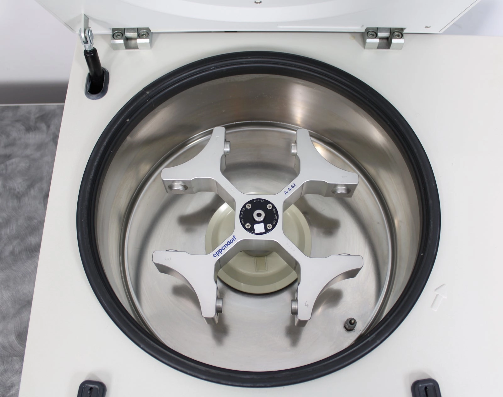 Eppendorf 5810R Refrigerated Benchtop Centrifuge w/ A-4-62 Swing Bucket ...