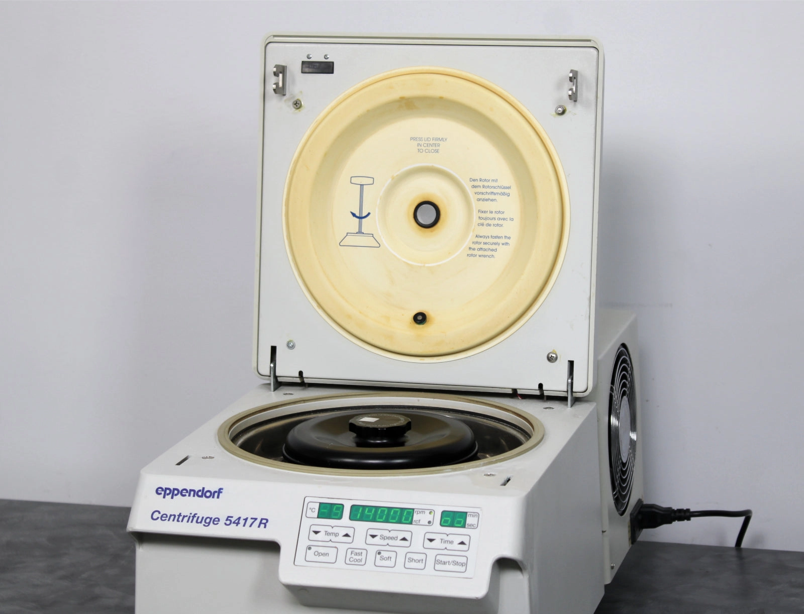 Eppendorf 5417R Refrigerated Benchtop Centrifuge w/ F 45-30-11 Fixed ...