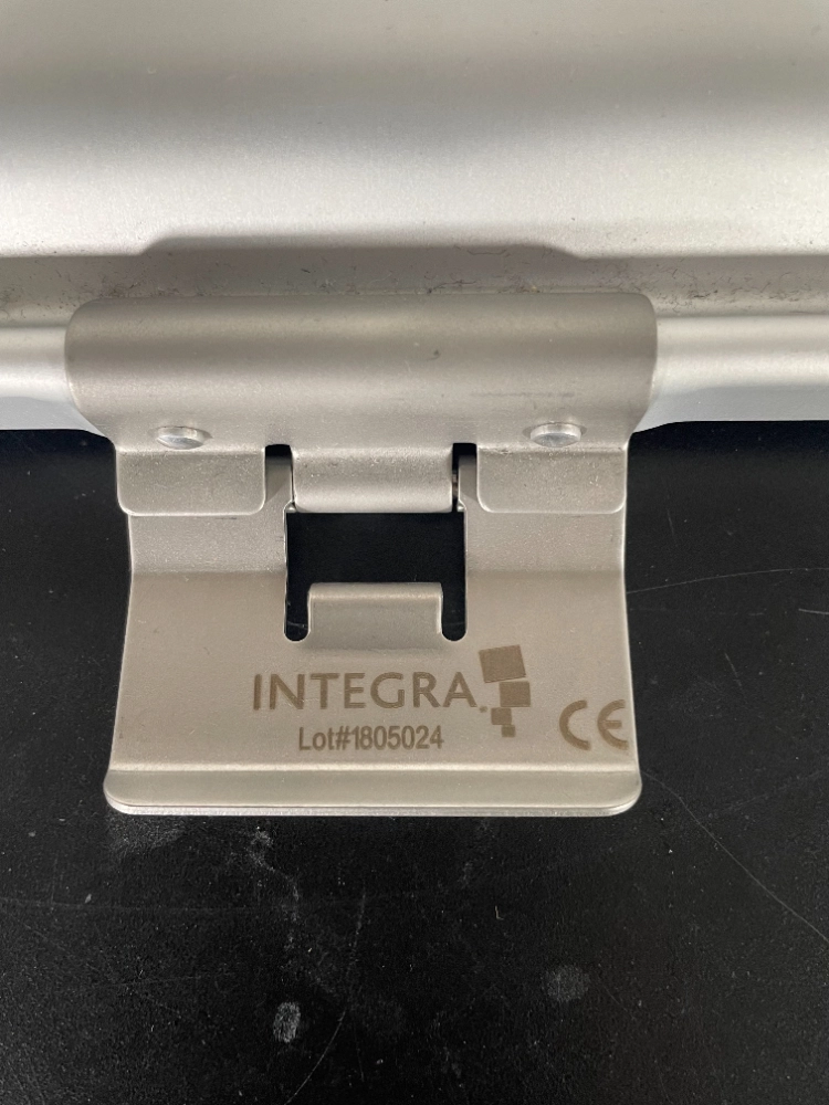 Integra Table Mounted Retractor Container | LabX.com