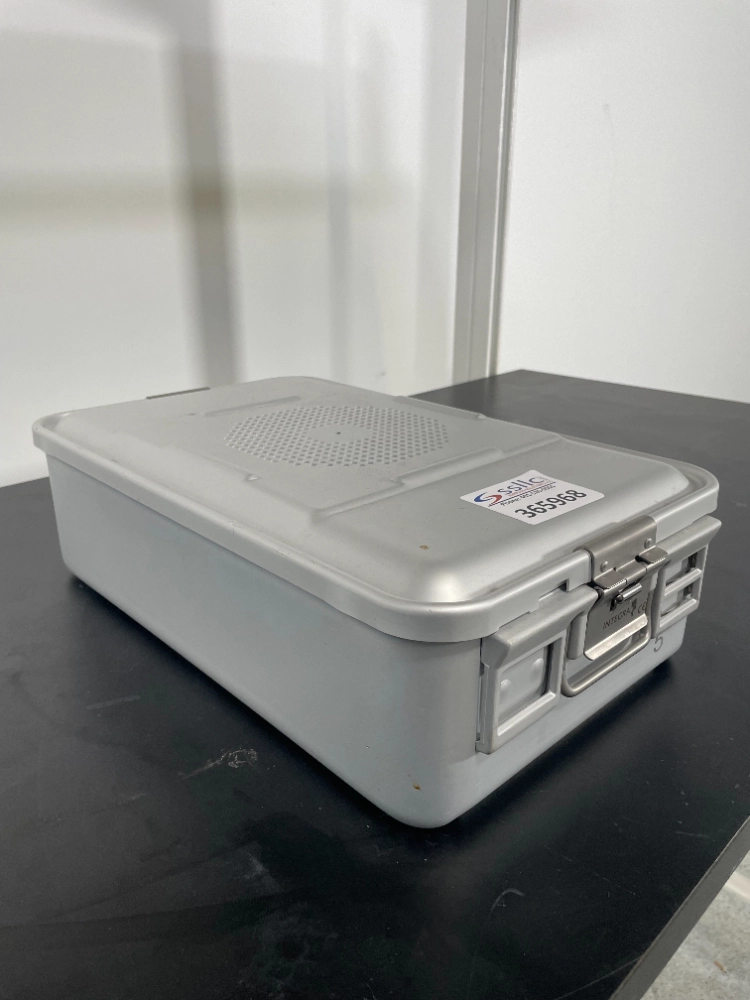 Integra Table Mounted Retractor Container | LabX.com