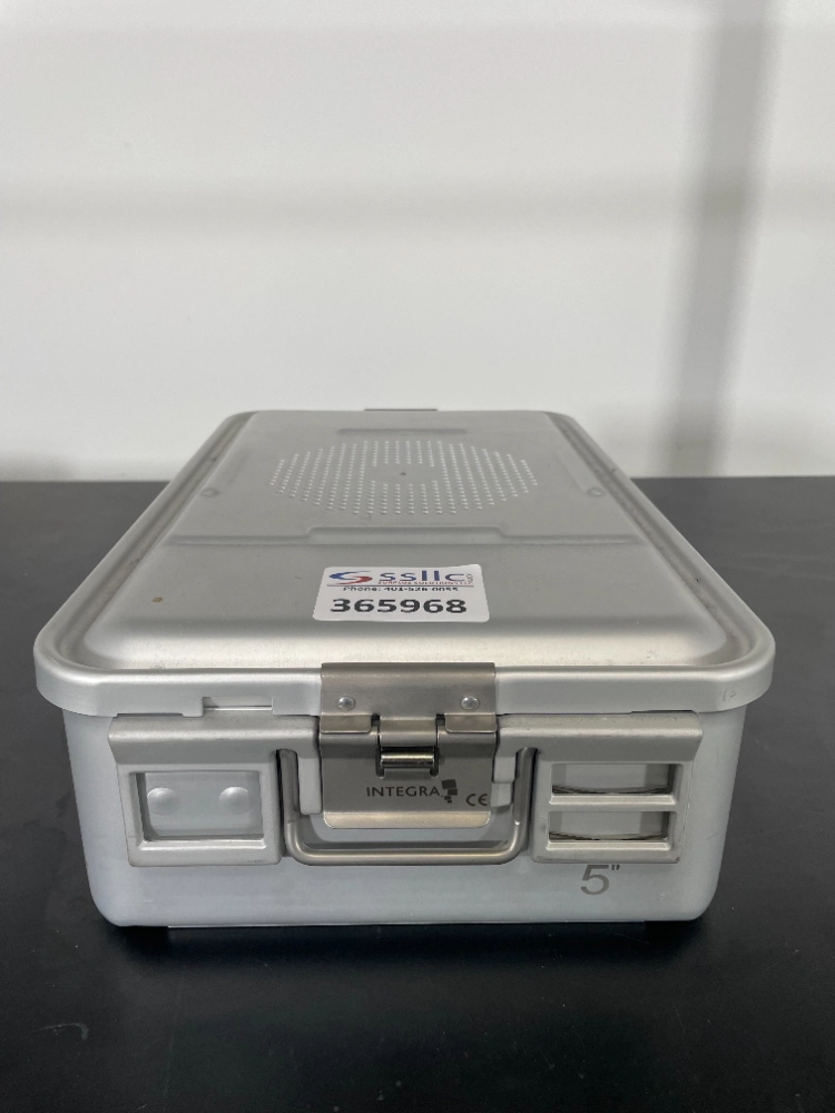 Integra Table Mounted Retractor Container | LabX.com