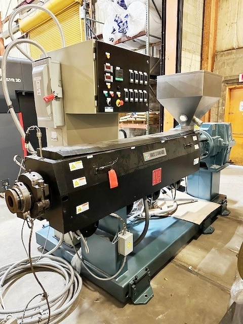 3.5" 24/1 75 HP Model 35EH"Super Blue" Non-Vented Extruder | LabX.com