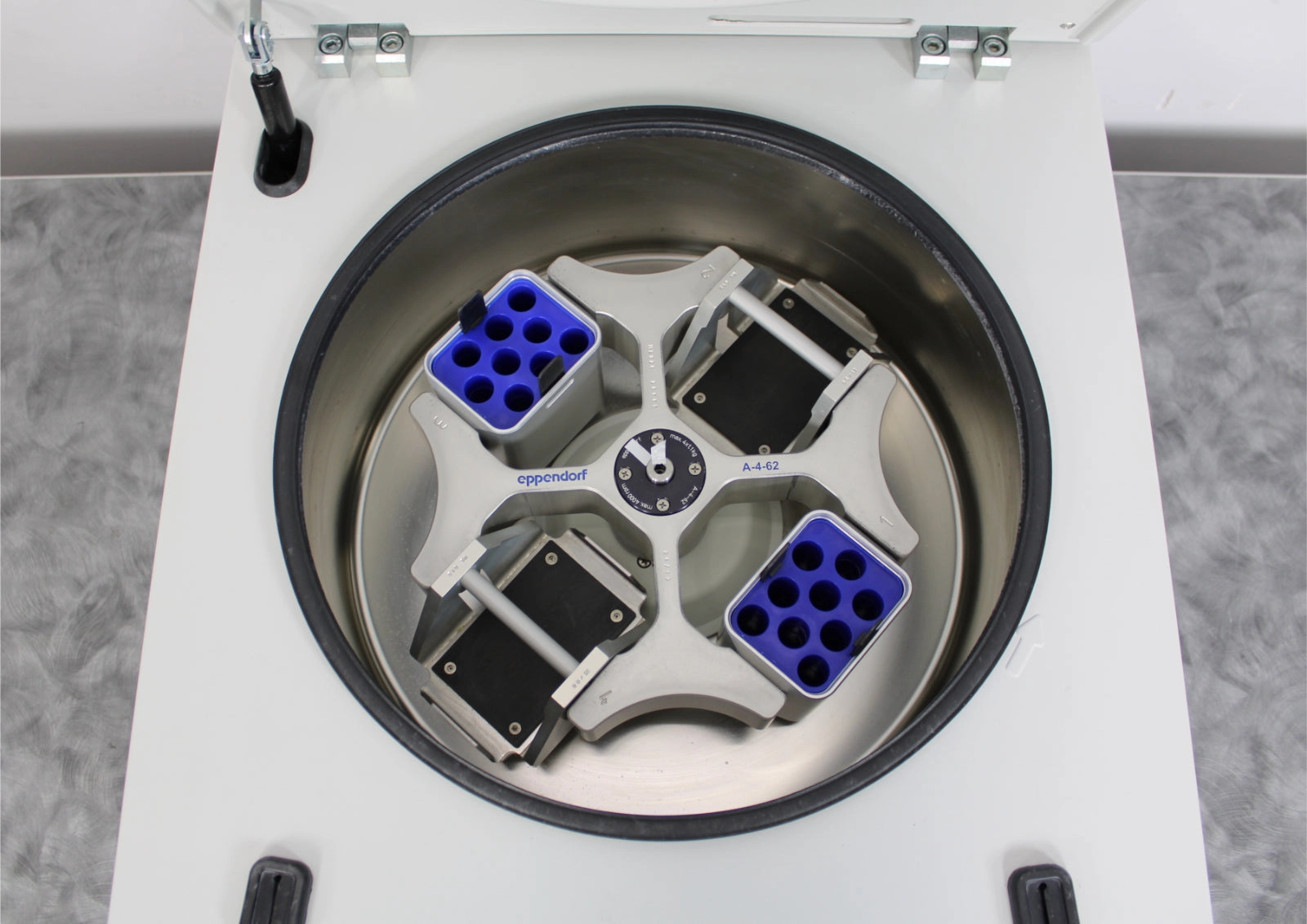 Eppendorf 5810 Benchtop Centrifuge w/ A-4-62 Swing Bucket Rotor | LabX.com