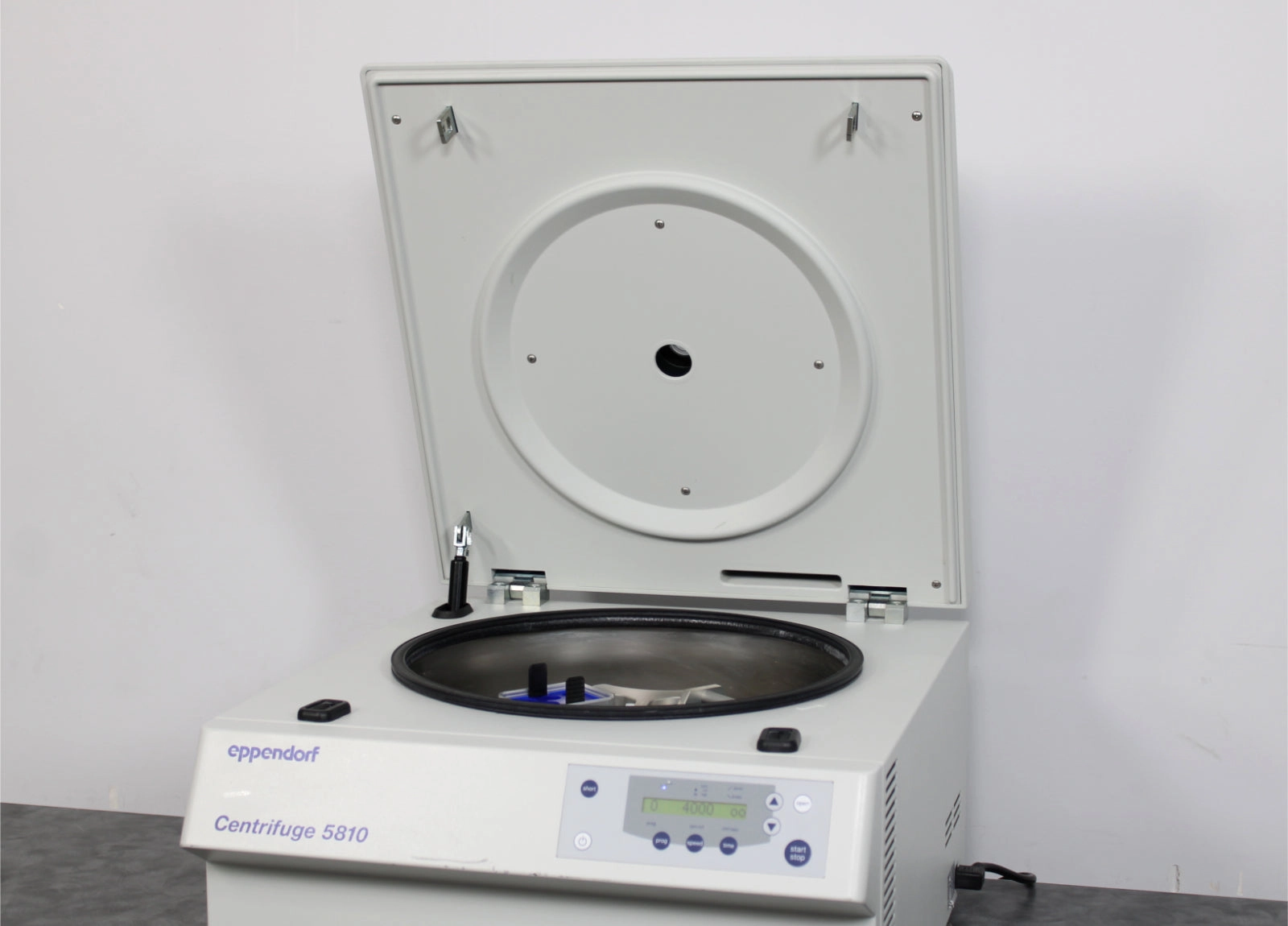 Eppendorf 5810 Benchtop Centrifuge w/ A-4-62 Swing Bucket Rotor | LabX.com