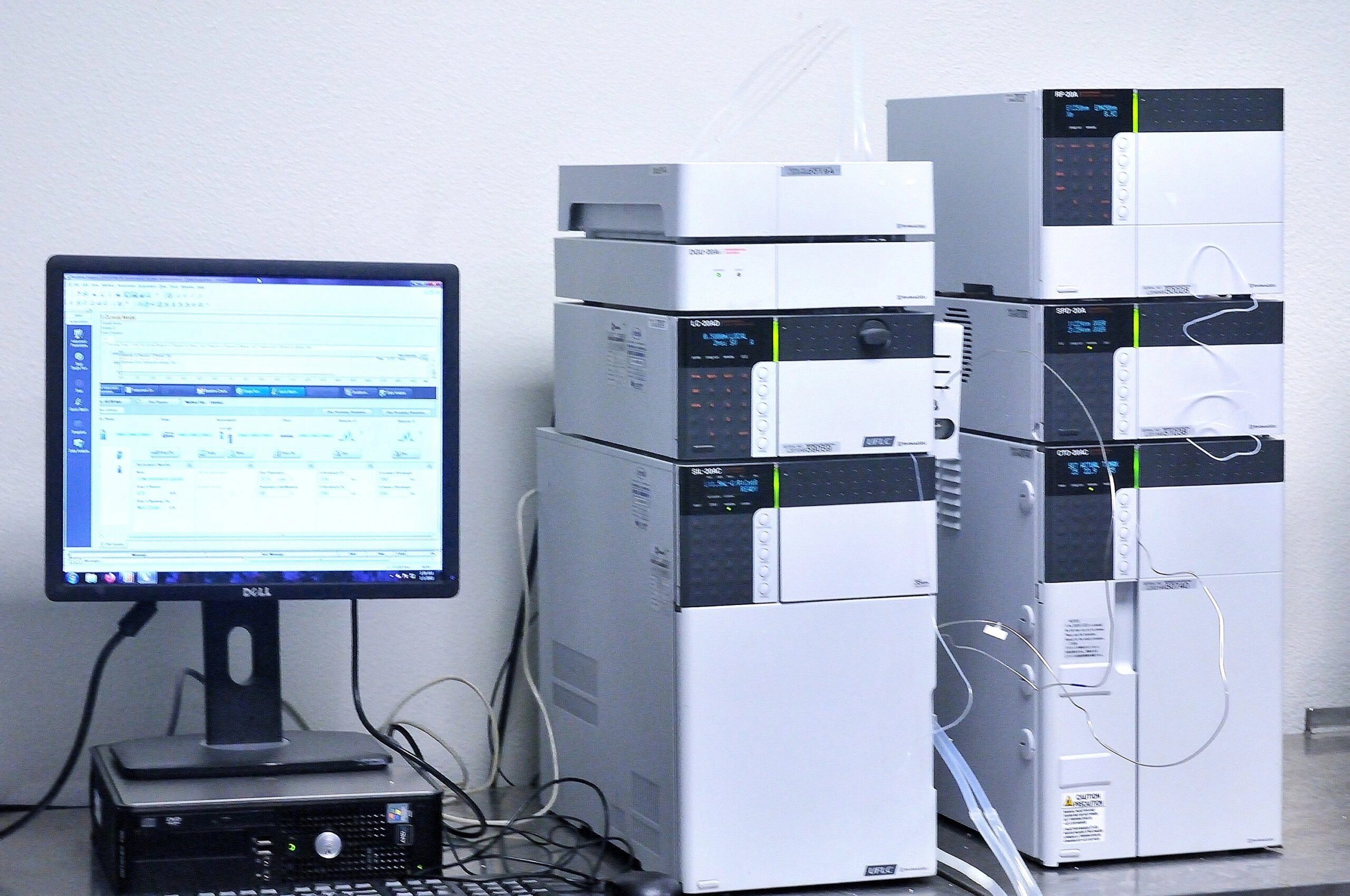 Shimadzu Prominence 20 HPLC UFLC System Including Software | LabX.com
