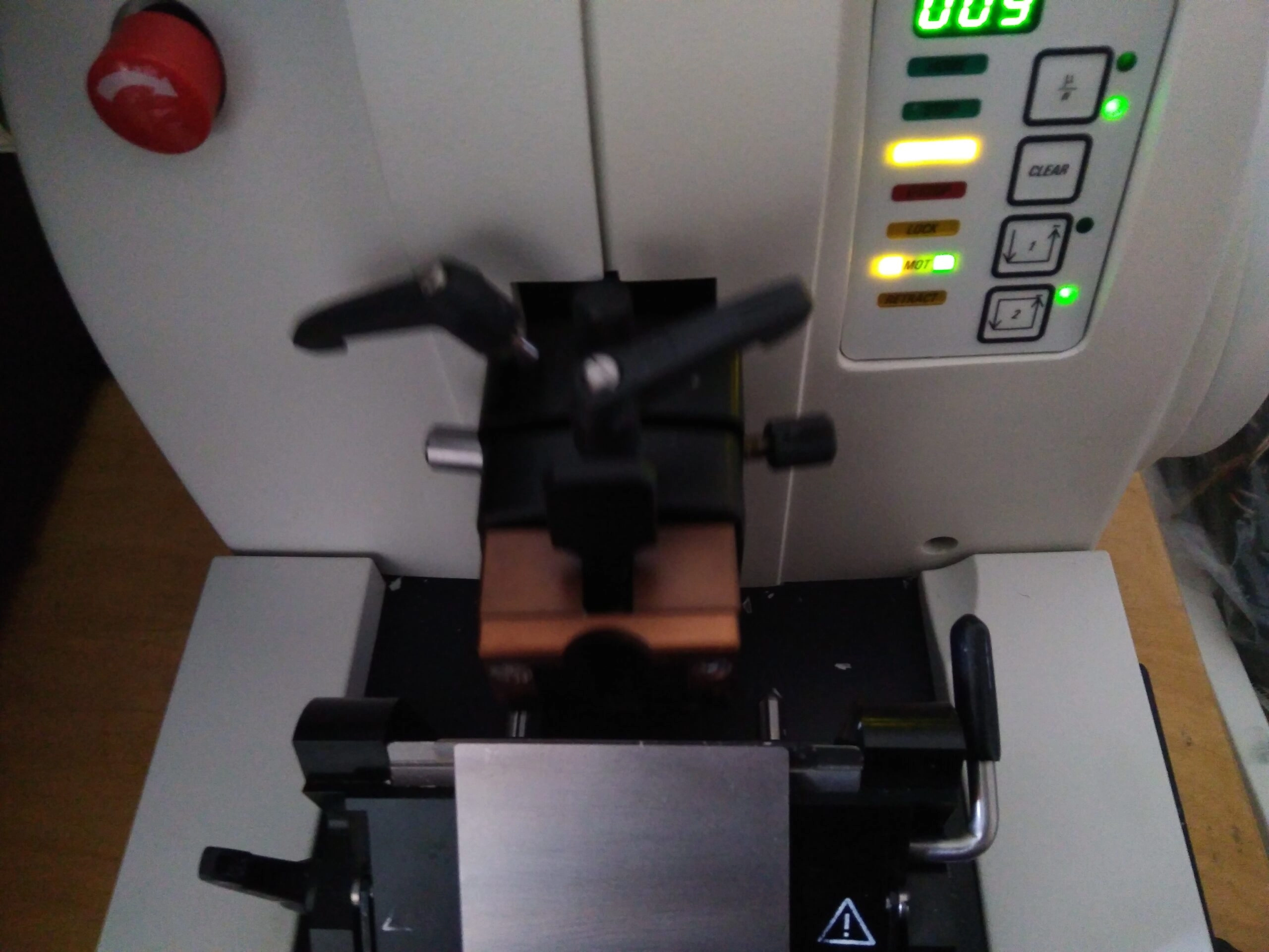 Leica RM 2155 Rotary Automated Microtome with Controller | LabX.com