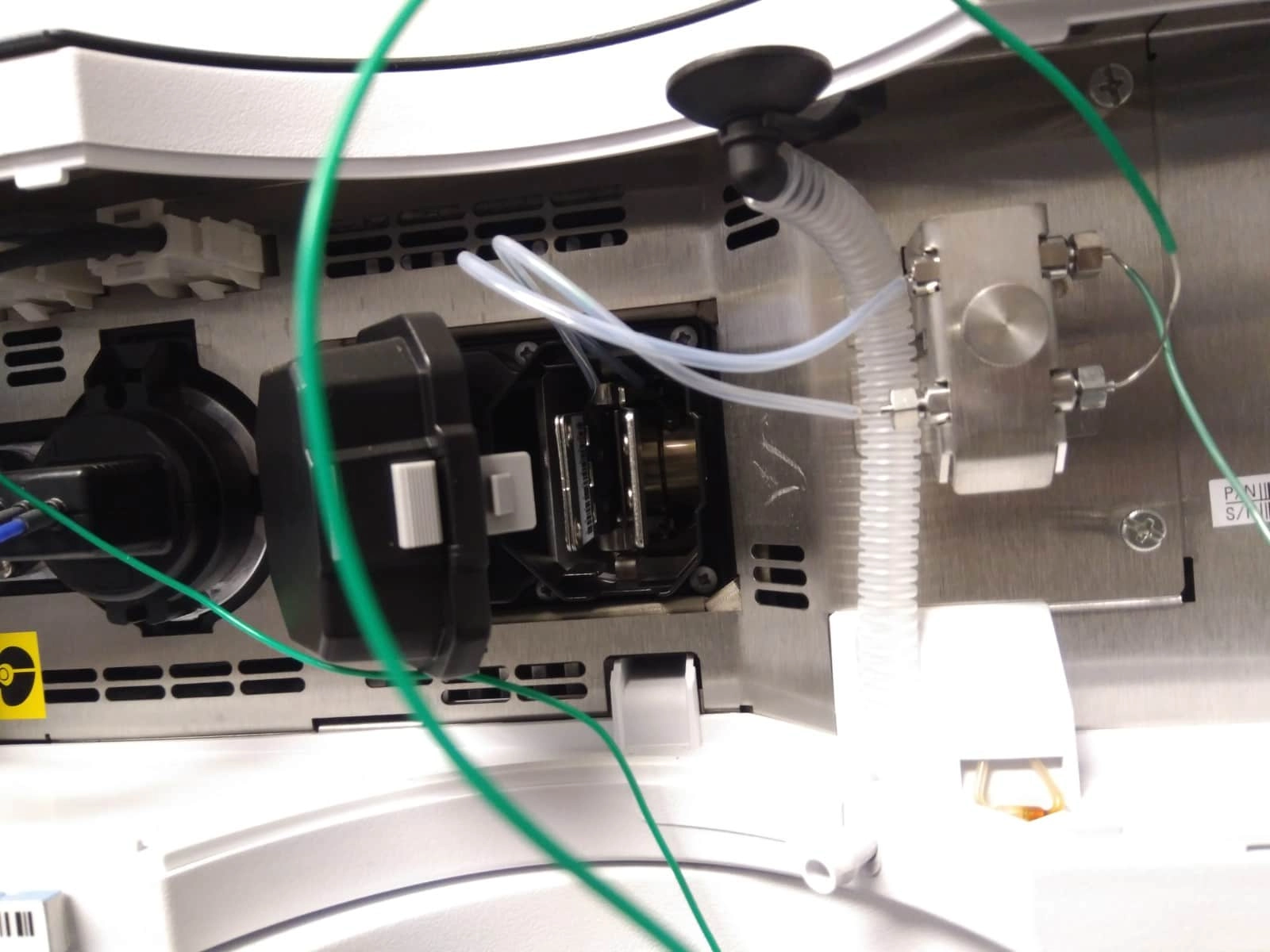 Agilent 1260 Infinity BIN Pump MWD VL Detector UHPLC System | LabX.com