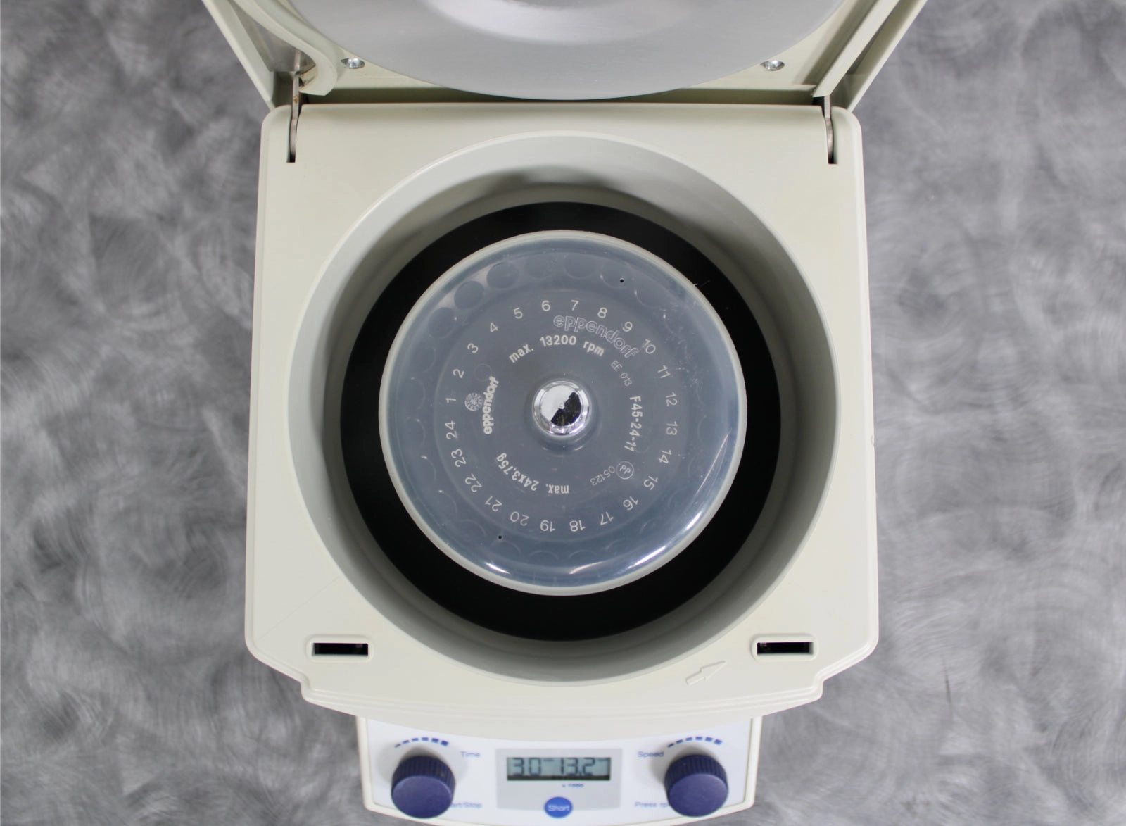 Eppendorf 5415D Benchtop Microcentrifuge 5425 w/ F45-24-11 Rotor and ...