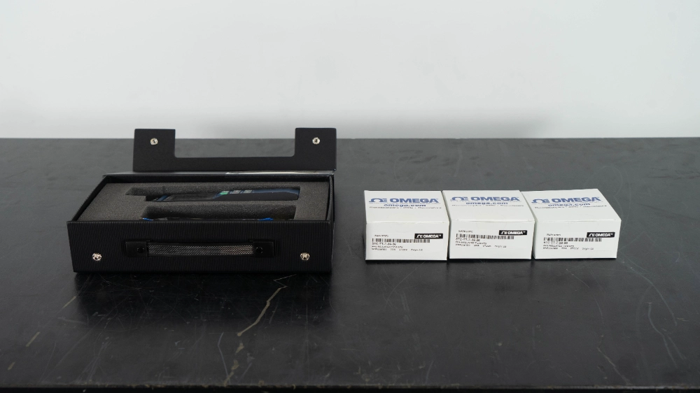 Omega Data Logger Therometer | LabX.com