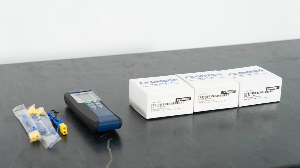 Omega Data Logger Therometer | LabX.com